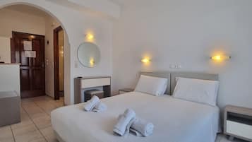 Quarto Económico, no rés do chão | Roupa de alta qualidade, cofre no quarto, secretária
