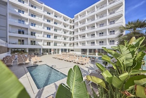 Piscina interior, piscina exterior, espreguiçadeiras