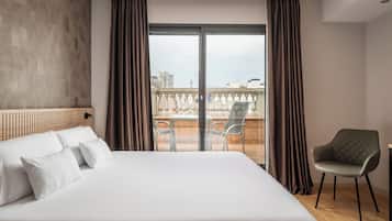 Quarto premium | Frigobar, cofres nos quartos, escrivaninha