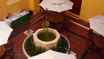 Pequeno-almoço preparado no momento diário mediante uma taxa