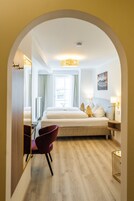 Quarto Duplo | Cofre no quarto, secretária, cortinas/cortinados opacos 