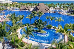 3 piscinas externas, espreguiçadeiras