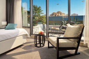 Suíte superluxo | Roupas de cama antialérgicas, frigobar, cofres nos quartos, escrivaninha