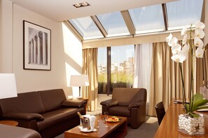 Suíte superluxo | Roupas de cama antialérgicas, frigobar, cofres nos quartos, escrivaninha