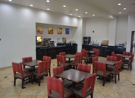 Pequeno-almoço tipo buffet incluído 