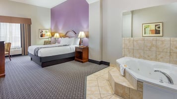 Quarto Deluxe, 1 cama king-size, não fumadores | Roupa de alta qualidade, secretária, ferro/tábua de engomar