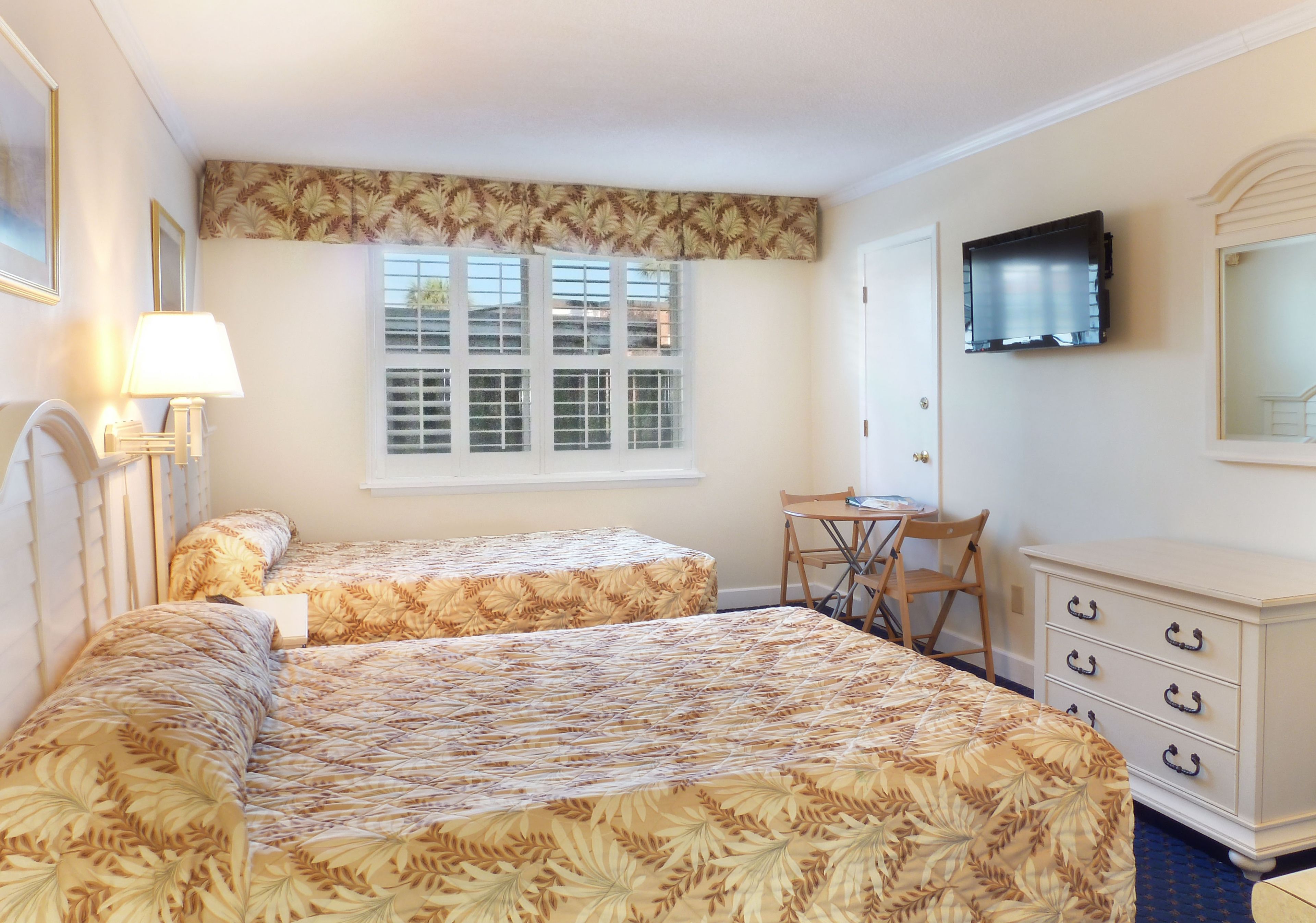 The Oceanfront Litchfield Inn Reviews, Deals & Photos 2024 - Expedia