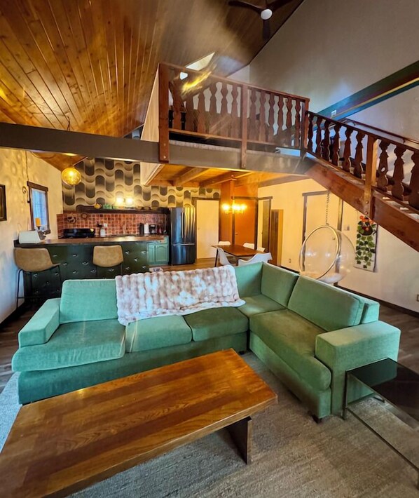 Loft Familiar | 1 quarto, ferro/tábua de engomar, Wi-fi grátis, roupa de cama fornecida 