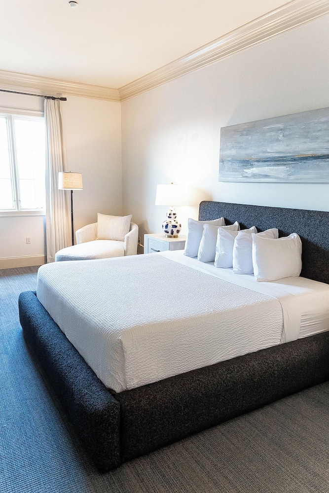 Carriage House Hotel - Lafayette, LA
