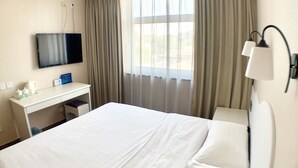 Quarto casal standard | Escrivaninha, cortinas blackout, Wi-Fi de cortesia, despertadores