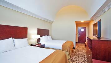 1 quarto, cofres nos quartos, escrivaninha