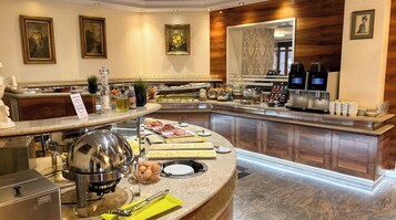 Pequeno-almoço tipo buffet diário mediante uma taxa