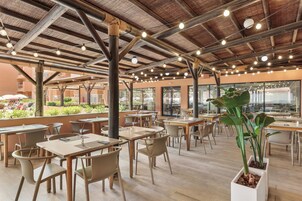 Café da manhã, almoço e jantar