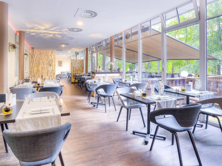 2 restaurantes, pequenos-almoços servidos, cozinha mediterrânica