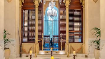 3 restaurantes, pequenos-almoços servidos, cozinha internacional