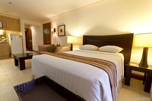 Suíte superior, 1 quarto | Roupas de cama antialérgicas, frigobar, cofres nos quartos, escrivaninha