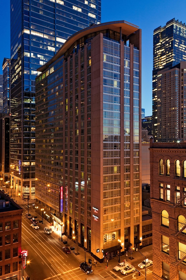 Book Residence Inn by Marriott Chicago Downtown / River North in ...