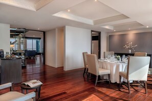 Suíte (Sky) | Sala de jantar