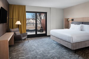 Suite Executiva, 1 quarto, pátio | Edredões de penas, camas de colchão pillowtop, cofre no quarto