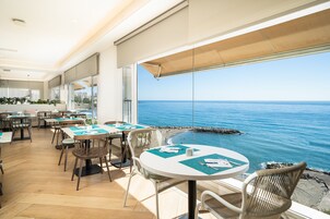 3 restaurantes, pequenos-almoços servidos, cozinha asiática 