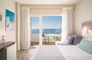 Quarto casal premium, terraço, vista para o mar (Premium) | Camas com colchões de espuma com sistema de memória, frigobar