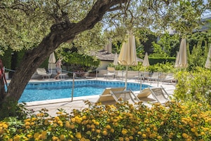 Piscina externa sazonal