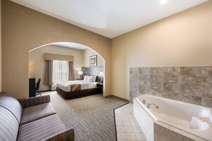 Escrivaninha, ferros/tábuas de passar roupa, berços grátis