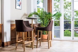 Café da manhã para viagem grátis todos os dias