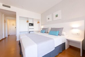 Minibar, secretária, ferro/tábua de engomar, Wi-fi grátis 