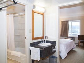 Cofres nos quartos, escrivaninha, Wi-Fi de cortesia, roupa de cama