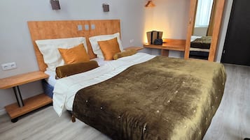 Quarto casal standard | Roupas de cama antialérgicas, cortinas blackout, quartos à prova de som
