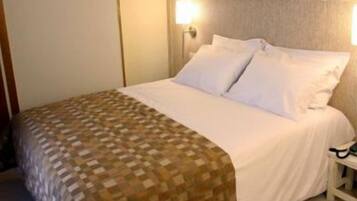 Quarto Standard | Secretária, berços/camas para crianças grátis