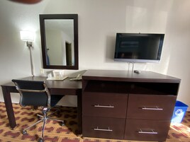 Quarto Duplo, 2 camas de casal, não fumadores | Secretária, ferro/tábua de engomar, Wi-fi grátis 