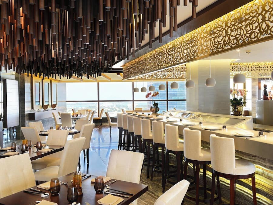 3 restaurantes, pequenos-almoços servidos, cozinha internacional