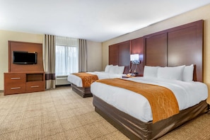 Cofres nos quartos, escrivaninha, ferros/tábuas de passar roupa