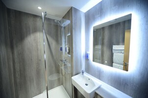 Quarto Duplo ou Twin Premium | Casa de banho | Um secador de cabelo, toalhas fornecidas 