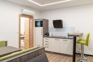 Apartamento conforto | Camas com colchões pillow-top, cofres nos quartos, escrivaninha