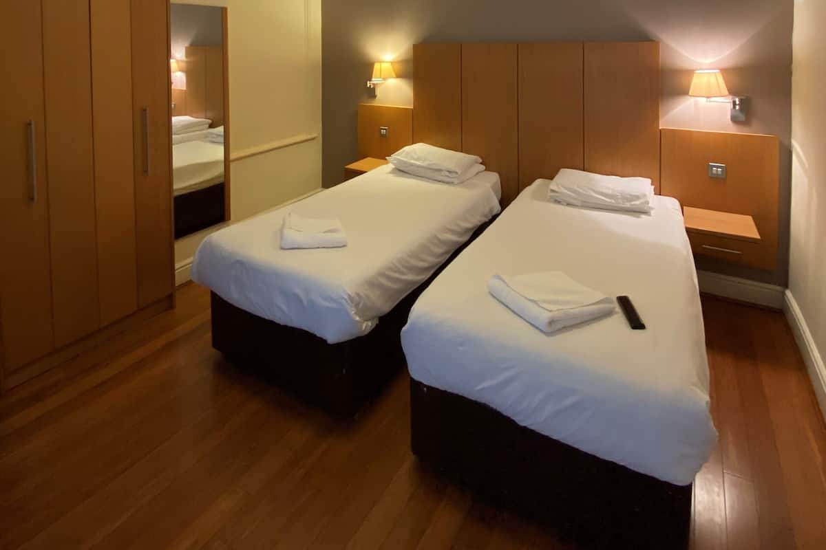 Quarto Twin Standard | Roupa de alta qualidade