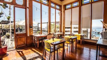 Café da manhã continental grátis todos os dias