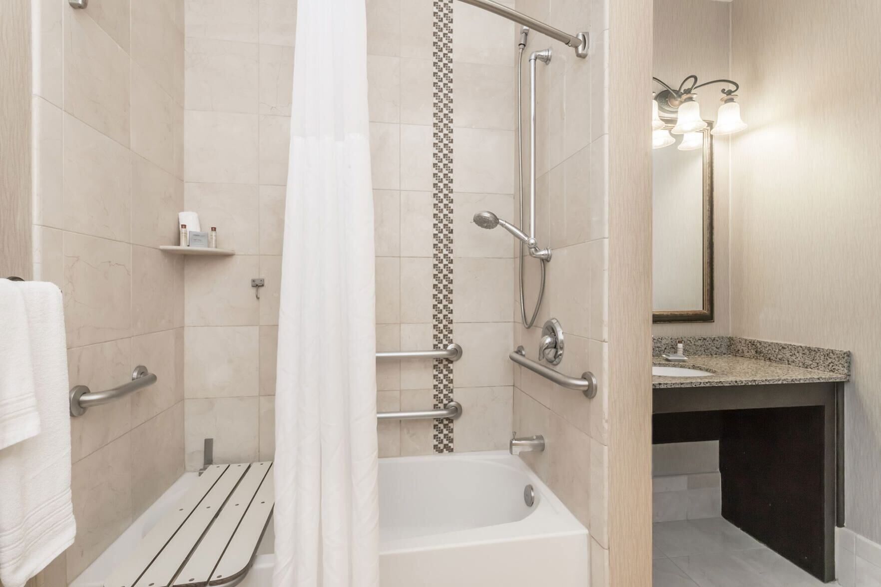 Banheiro | Chuveiro/banheira combinados, produtos de toalete grátis