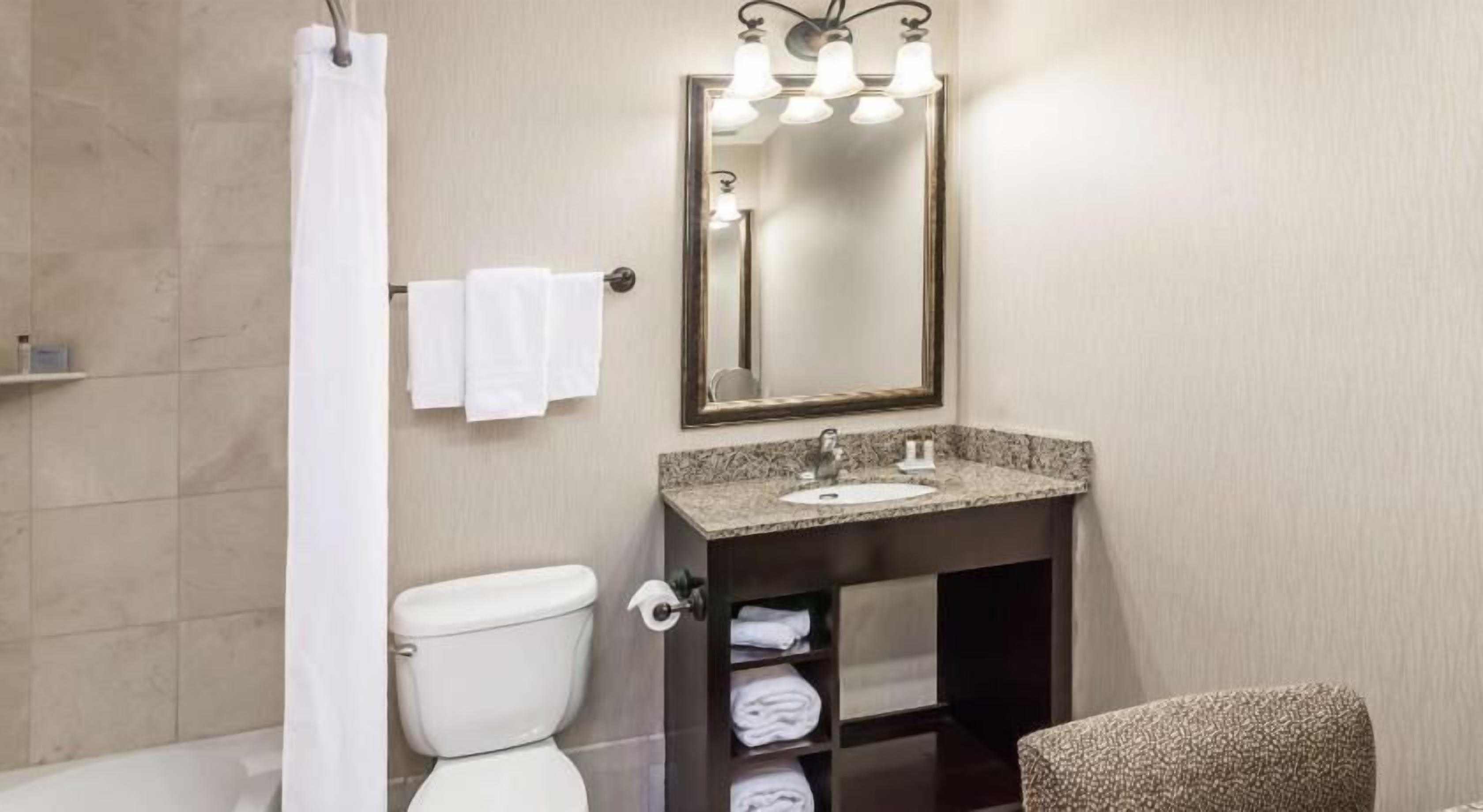 Banheiro | Chuveiro/banheira combinados, produtos de toalete grátis