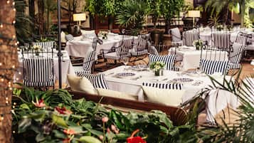 2 restaurantes, café da manhã, culinária italiana
