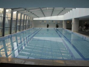 Piscina interior, piscina exterior 