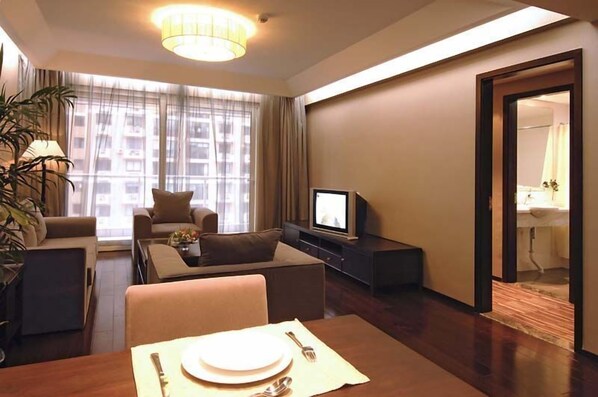 Suite Empresarial | Sala | Televisor 