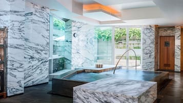 Banheira de hidromassagem interior