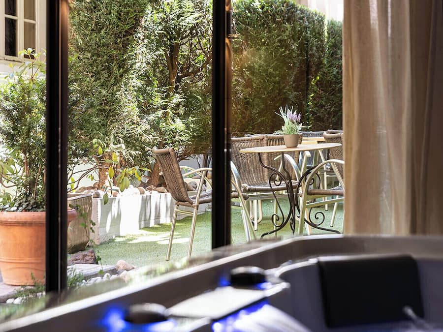 Sauna, banheira de hidromassagem