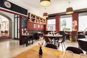 Café da manhã, almoço e jantar; culinária francesa 