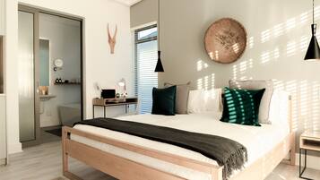 Quarto clássico, 1 cama King | 3 quartos, roupas de cama premium, camas Tempur-Pedic, frigobar