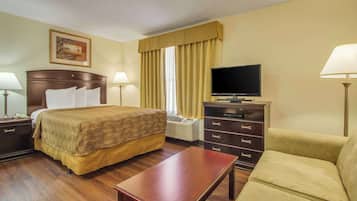 Suíte, 1 cama Queen e sofá-cama, para não fumantes | 1 quarto, cofres nos quartos, escrivaninha