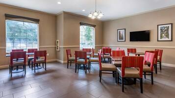 Pequeno-almoço tipo buffet diário incluído